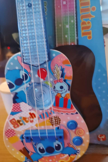 Stitch svetleća gitara - novo