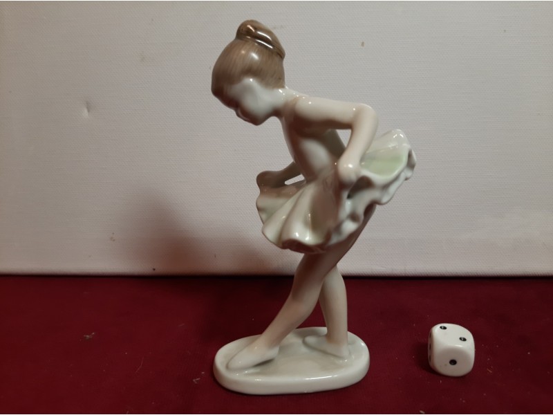 PORCELAN FIGURA HOLLÓHÁZA RUČNOBOJENA "BALERINA"