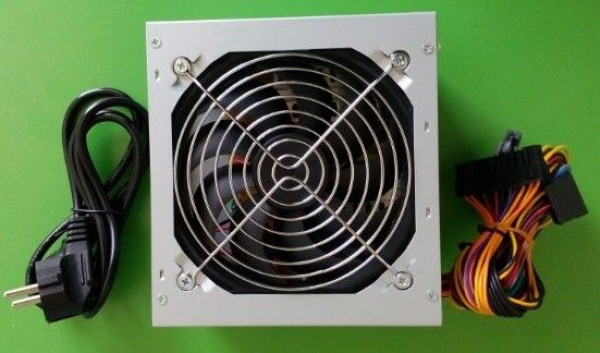 Gembird GMB-560-12 no BOX **napajanje 560W 12cm ventilator, 20+4pin, 4pin 12V,2xSATA 2xIDE bez kutije(893