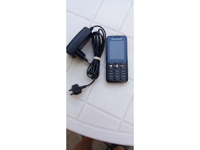 Sony Ericsson model G502 stari telefon u ispravan