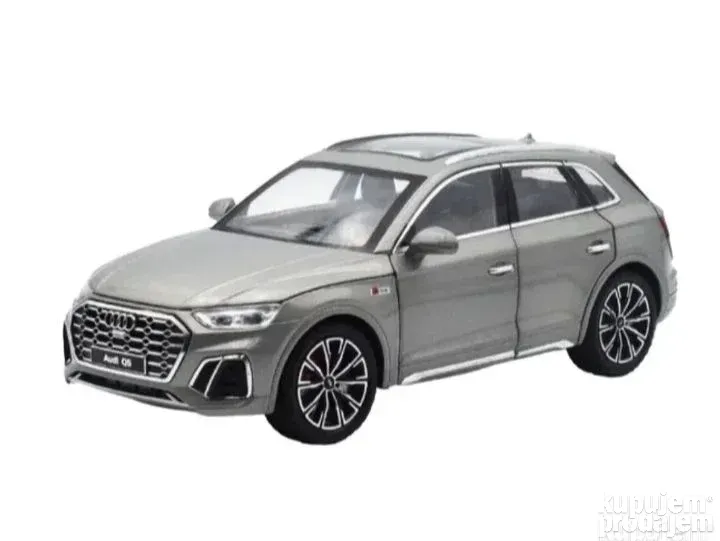 Audi Q5 S-line 1:24 sivi metalni auto