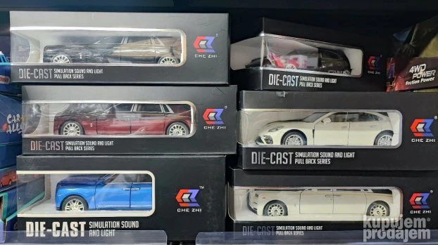 Automobili sa simulacijom svetla i zvuka metalni