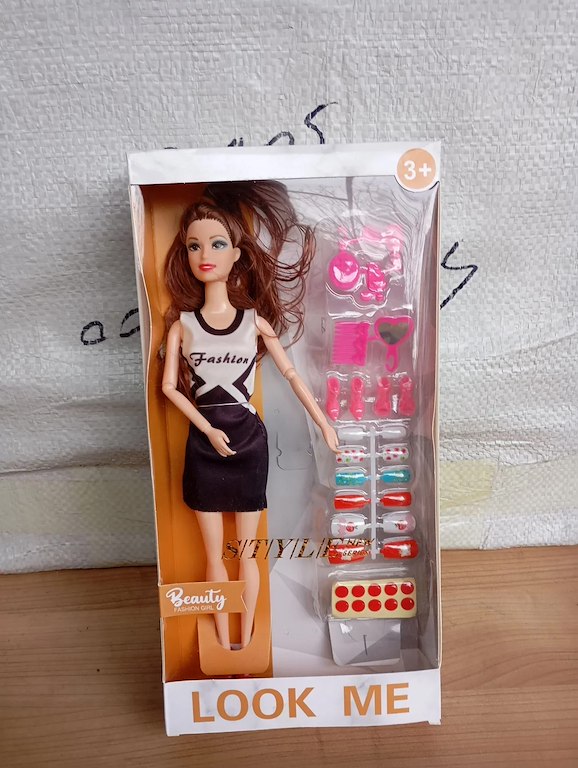Barbie lutka Look me Same