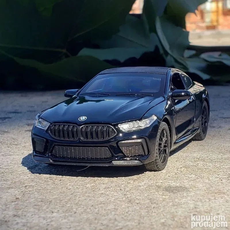 Crni Bmw M8 1/32 Metal