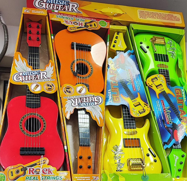 Gitara za decu sa pravim zicama