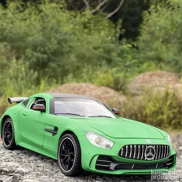 Mercedes AMG GTR 1/24 Zelena