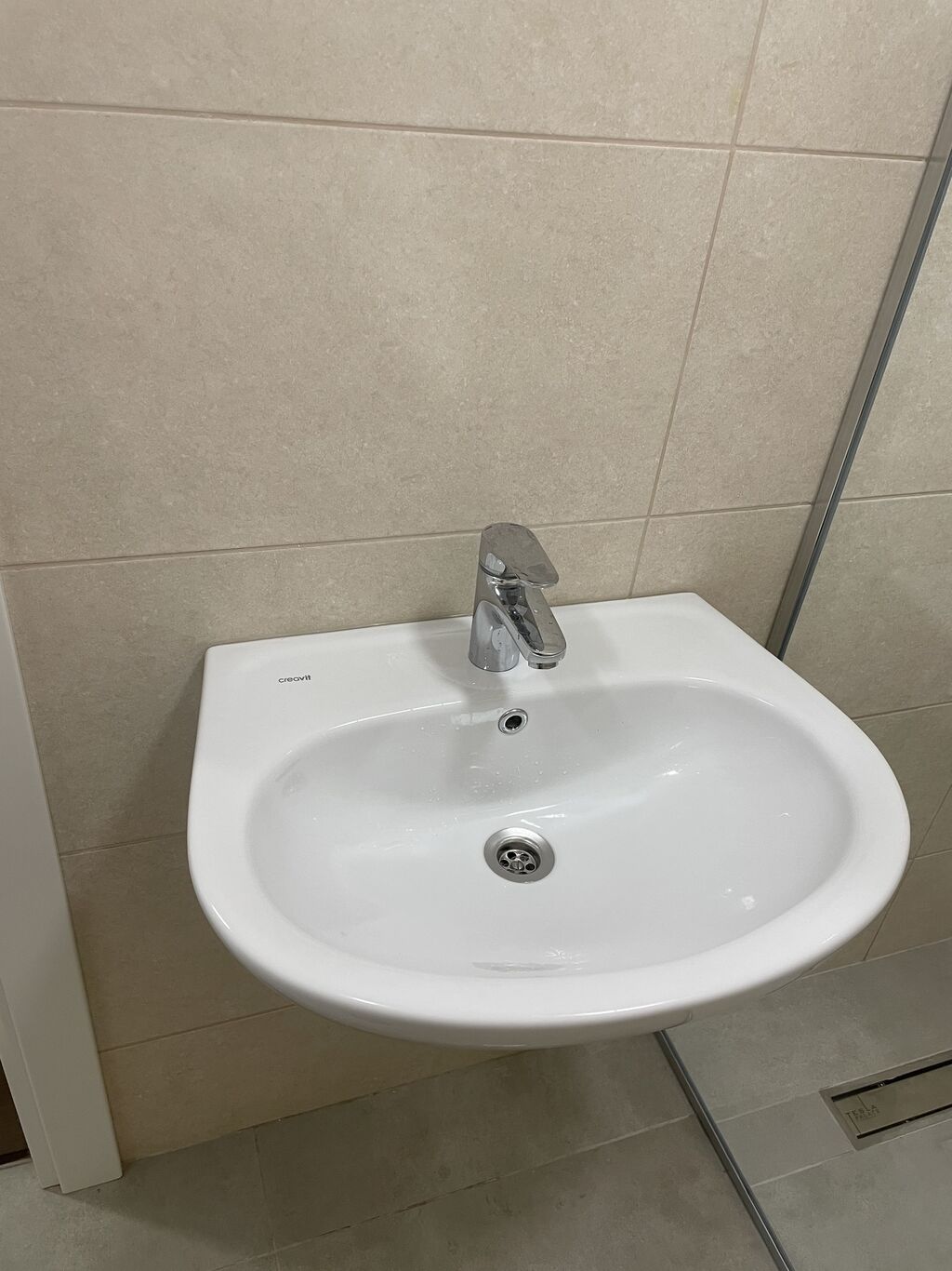 Potpuno novi lavabo i cesma Creavit 56 cm sirok Lavabo 3500