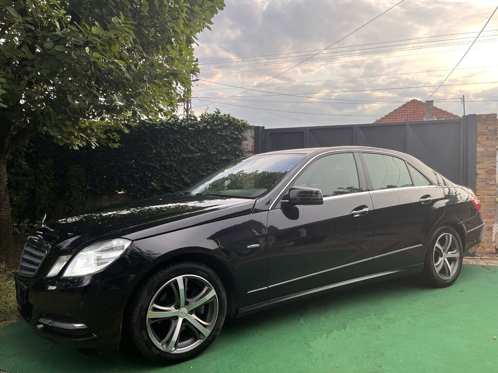 Mercedes-Benz 220: 2.1 l | 2012 г. Limuzina