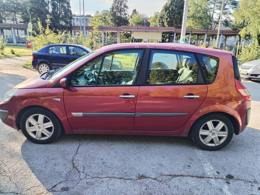 Renault Scenic: 1.5 l | 2004 г. | 214000 km. MPV Body Type