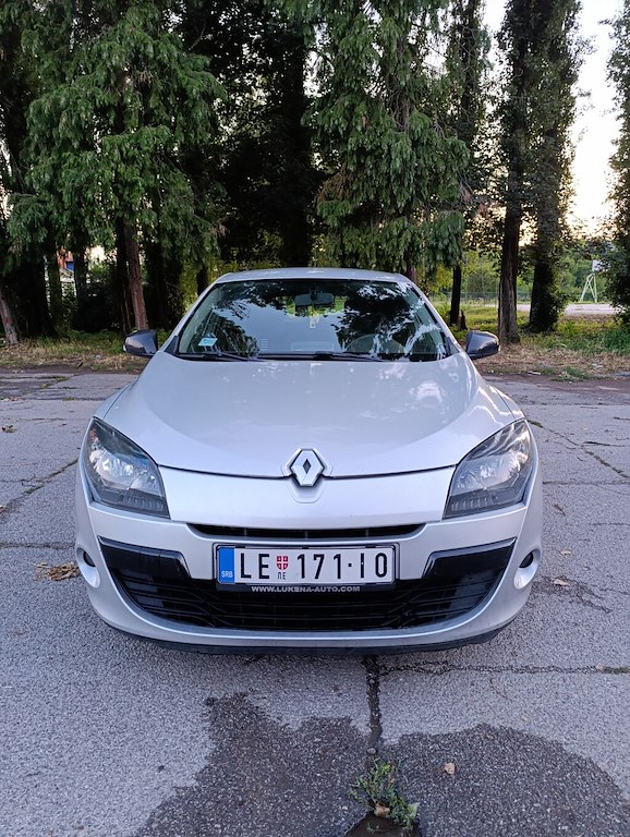 Renault Megane: 1.5 l | 2011 г. | 280400 km