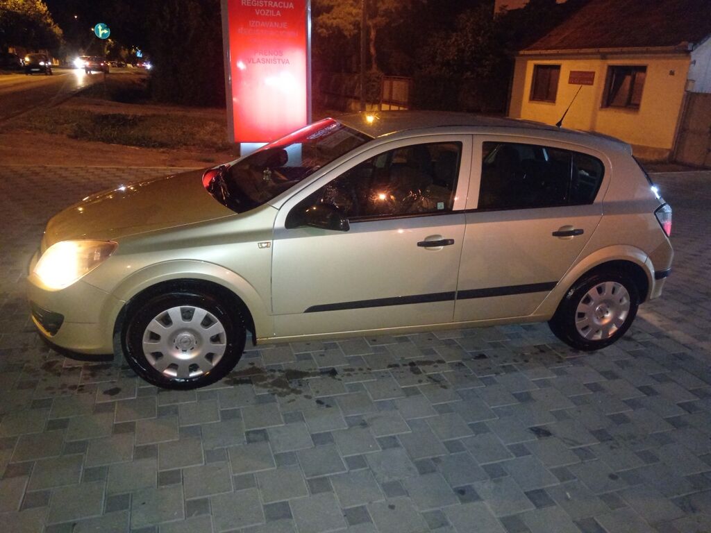 Opel Astra: 1.4 l | 2004 г. | 187452 km. Hečbek