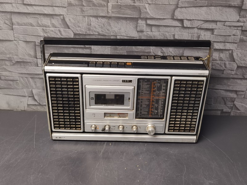 Grundig C8800 Automatic Radio