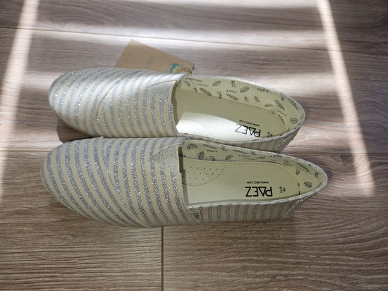 Nove espadrile