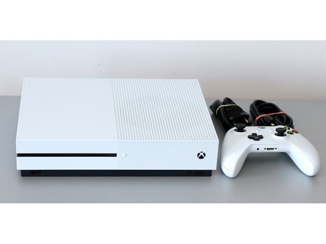 XBOX One S   500GB White + džojstik  + igre