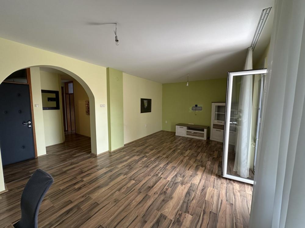 Četvorosoban stan za izdavanje, 98m2, 650€