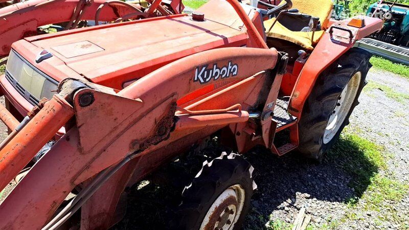 Kubota TRACTOR(Kubota) traktor točkaš