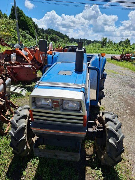 Iseki TRACTOR(ISEKI) traktor točkaš