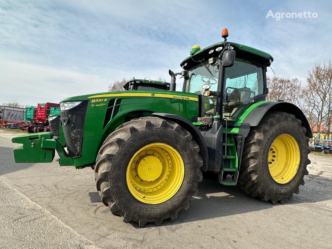 John Deere 8320 R traktor točkaš