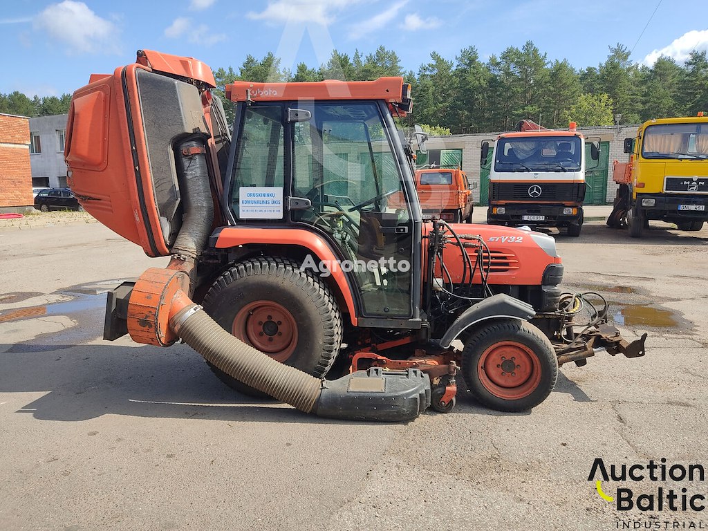 Prodaje se Kubota STV 32 traktor kosilica na aukciji