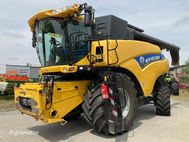 New Holland CR 8070 T4i kombajn za žito