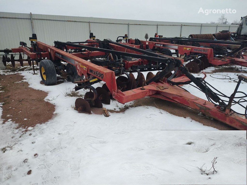 Case IH Sase MRX690 podrivač