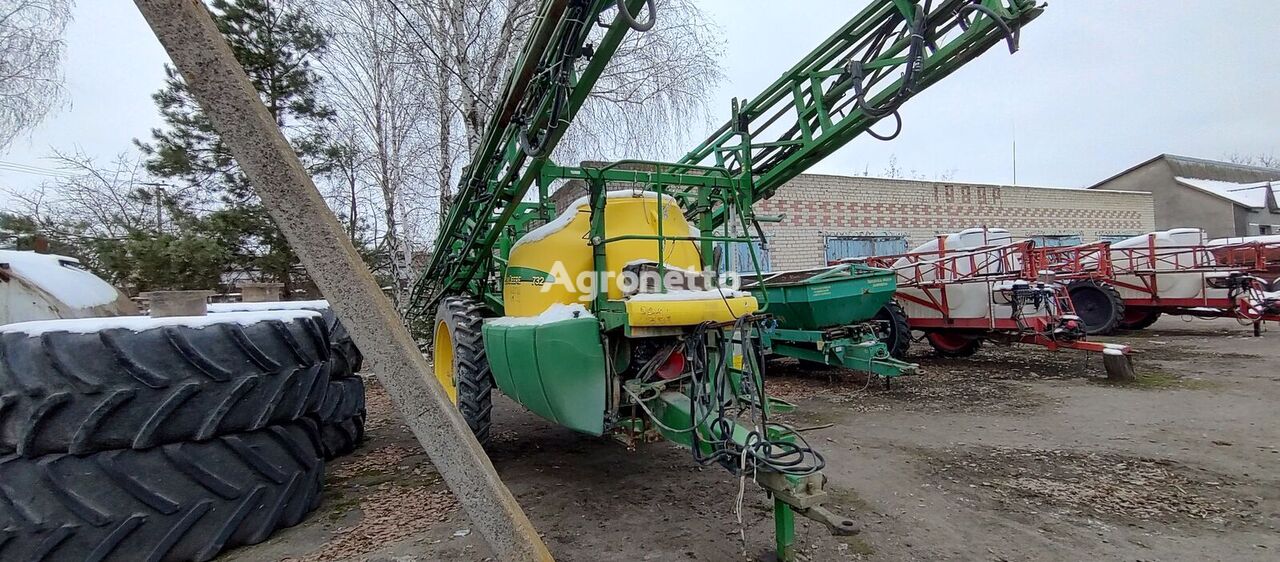 John Deere 732i vučena prskalica