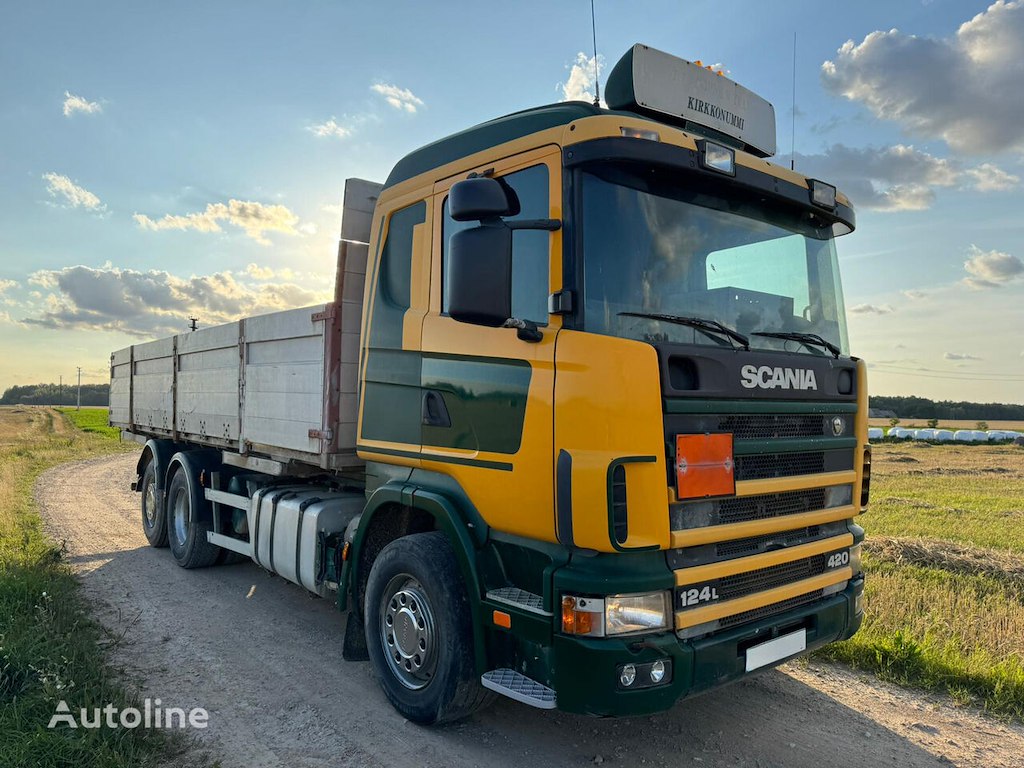 Scania 124.420 kamion s ravnom platformom