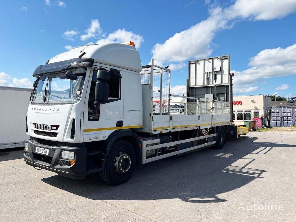 IVECO 180E25 kamion s ravnom platformom