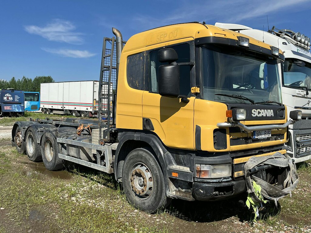 Prodaje se Scania P124 GB 8X4*4 NA 400 rol kiper sa kukom na aukciji