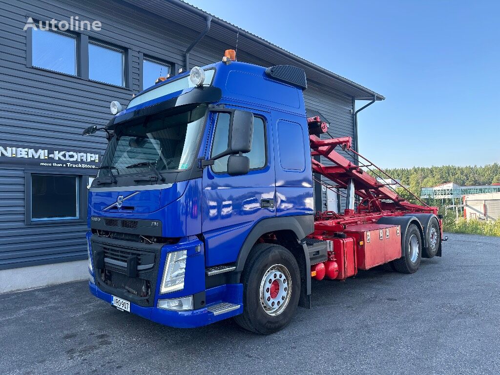 Volvo FM 500 6x2 kamion sa kukom za podizanje tereta