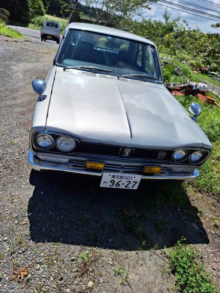 Nissan SKYLINE sedan