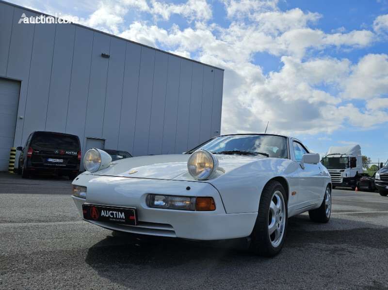 Prodaje se Porsche 928 S4 kupe na aukciji