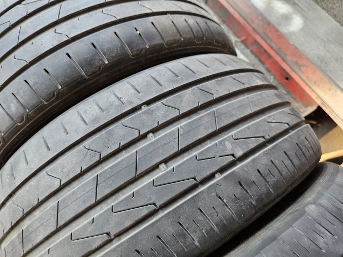 225/40 R18 Hankook