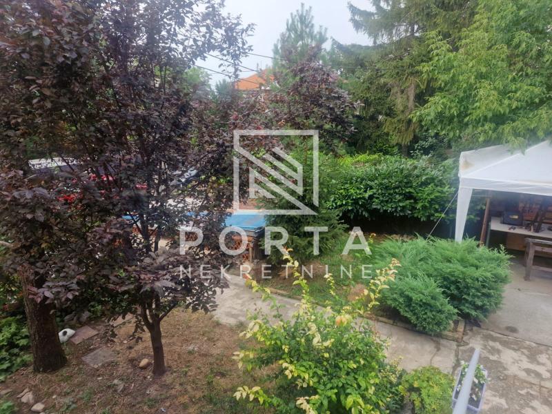 Beograd,Senjak,Milovana Glišića,kuća,plac 3.30 ari ,dve garaže ID#1487 700.000 €