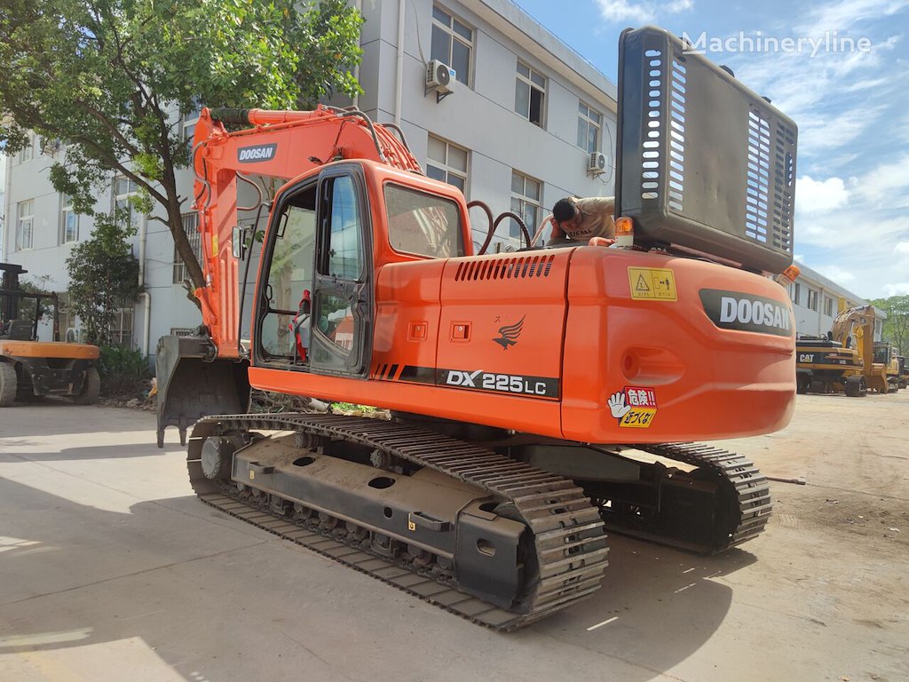 Doosan used doosan dx225 used 22.5t excavator in stock now bager guseničar