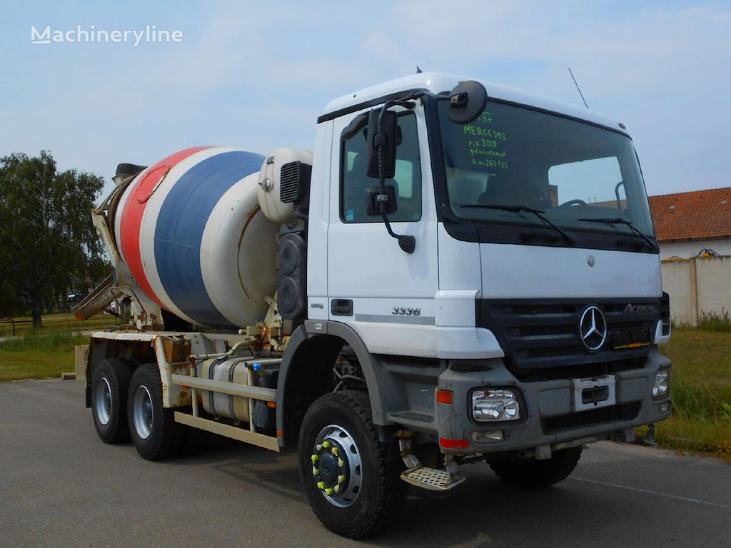 Stetter na šasiji Mercedes-Benz Actros 3336 AK kamion s mešalicom za beton