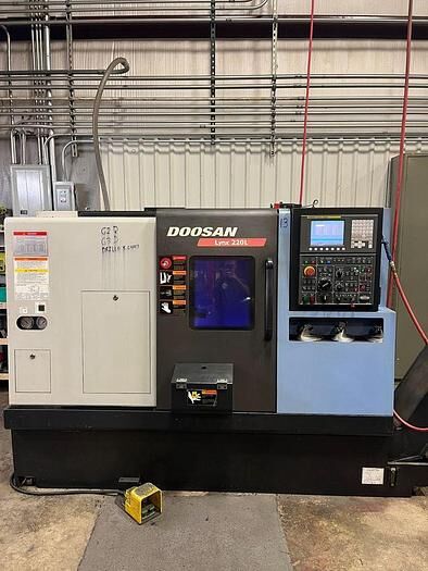 Doosan Lynx 220L strug za metal