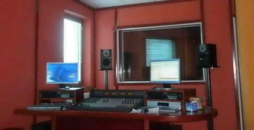 Akustika studija. Projektovanje zvučne izolacije i unutrašnje akustičke obrade radio, TV i studija za snimanje muzike