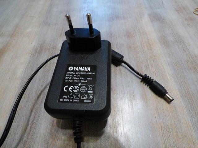 YAMAHA PA-3C strujni adapter 12V 0.7A