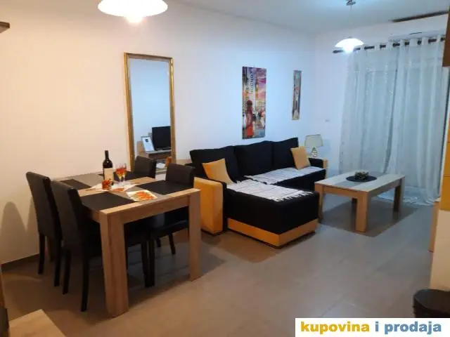 Izdajem apartman na Ledinama, Novi Beograd