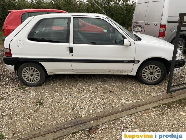 Car CITROEN SAXO