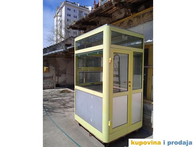 prodajem polovni kiosk cca 1,30x1,40m2