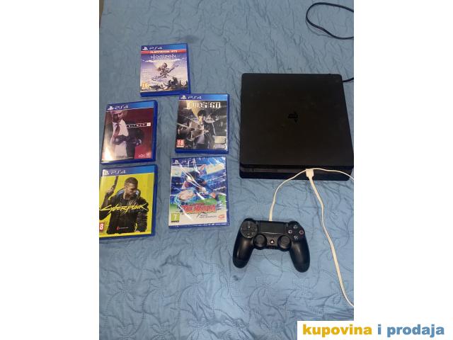 playstation 4 ( 5 igrice ima jos neke 3 4 igrice na njega)