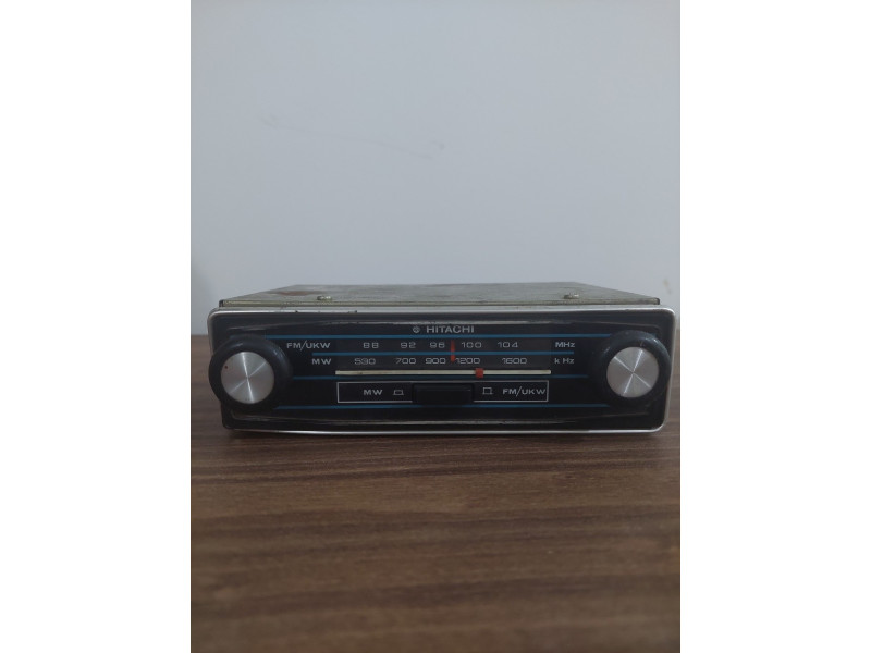 HITACHI KM-1033F STARI AUTORADIO ODLICAN ZA OLDTAJMERE