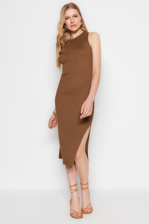 TRENDYOL BROWN MAXI KNITWEAR DRESS WITH SLIT DETAIL
