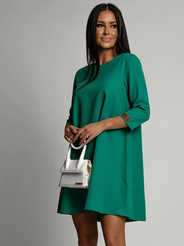 ELEGANT GREEN TRAPEZOIDAL DRESS