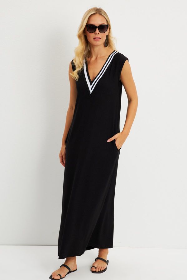 Cool & Sexy Women's Black V-Neck Blocked Maxi Dress