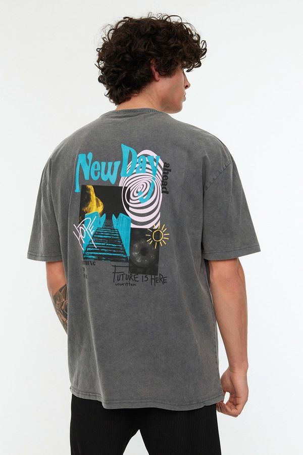 TRENDYOL ANTHRACITE RELAXED FIT CREW NECK SHORT SLEEVE ACID WASH PRINTED T-SHIRT