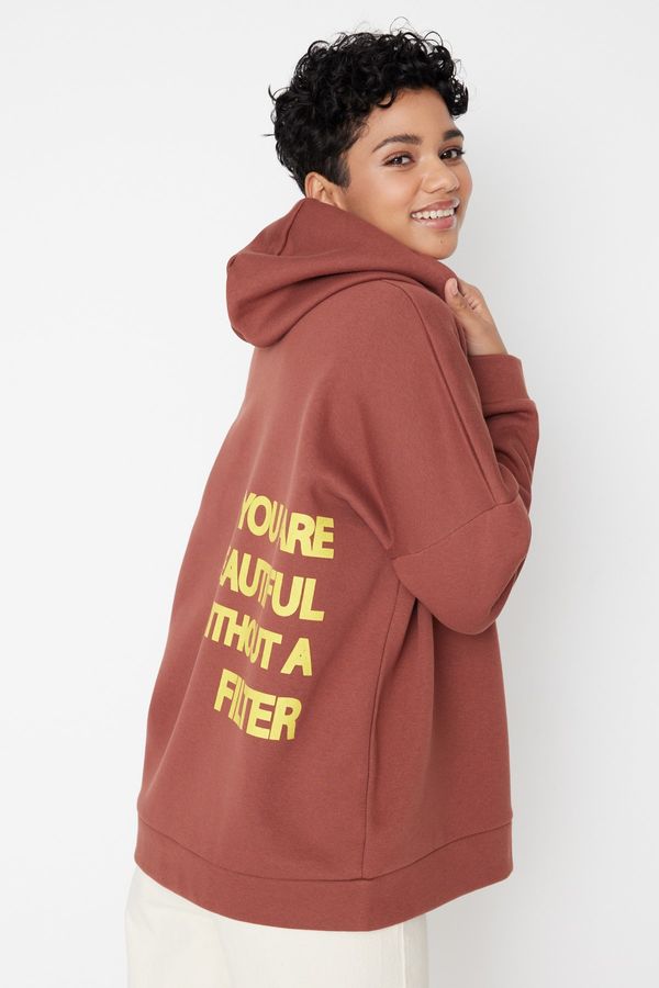 TRENDYOL BROWN THICK FLEECE INTERIOR PRINTED BACK OVERSIZED/WIDE KNITTED SWEATSHIRT