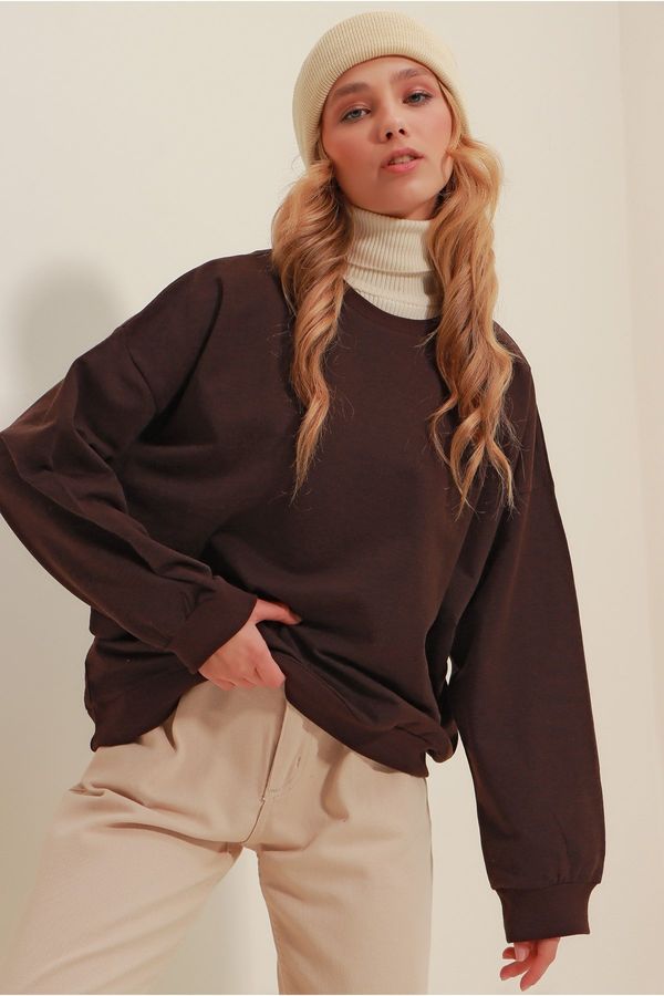 TREND ALAÇATI STILI WOMEN'S BITTER BROWN CREW NECK OVERSIZE BASIC SWEATSHIRT